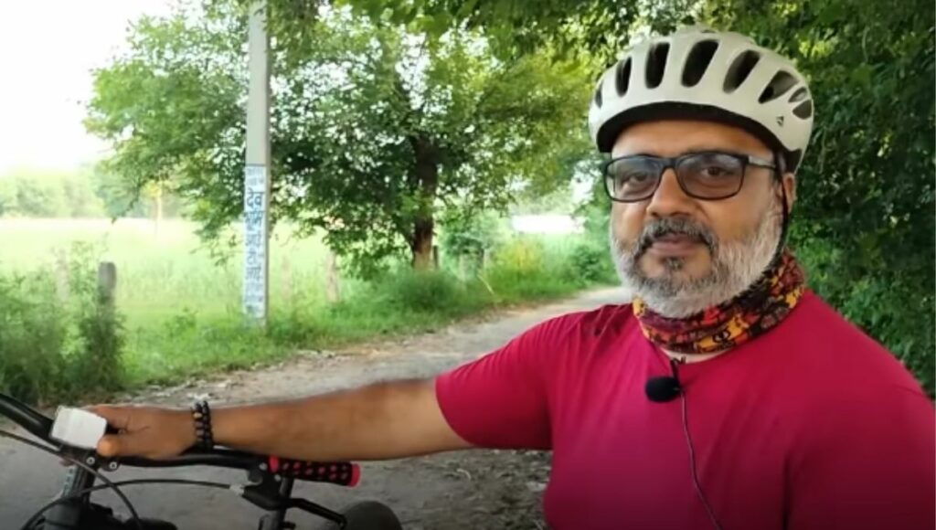 Cycle Baba Cyclist In India Connects With People And Spreads Awareness