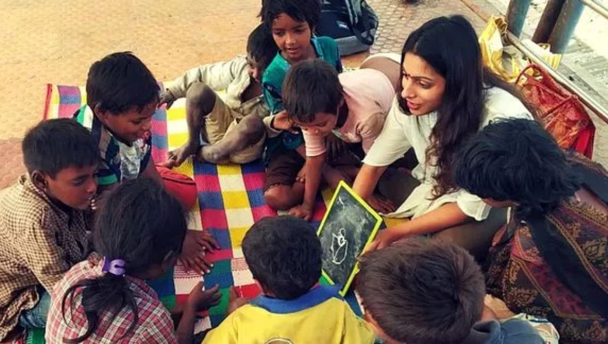 Indian Teachers Bringing Change By Giving Free Education